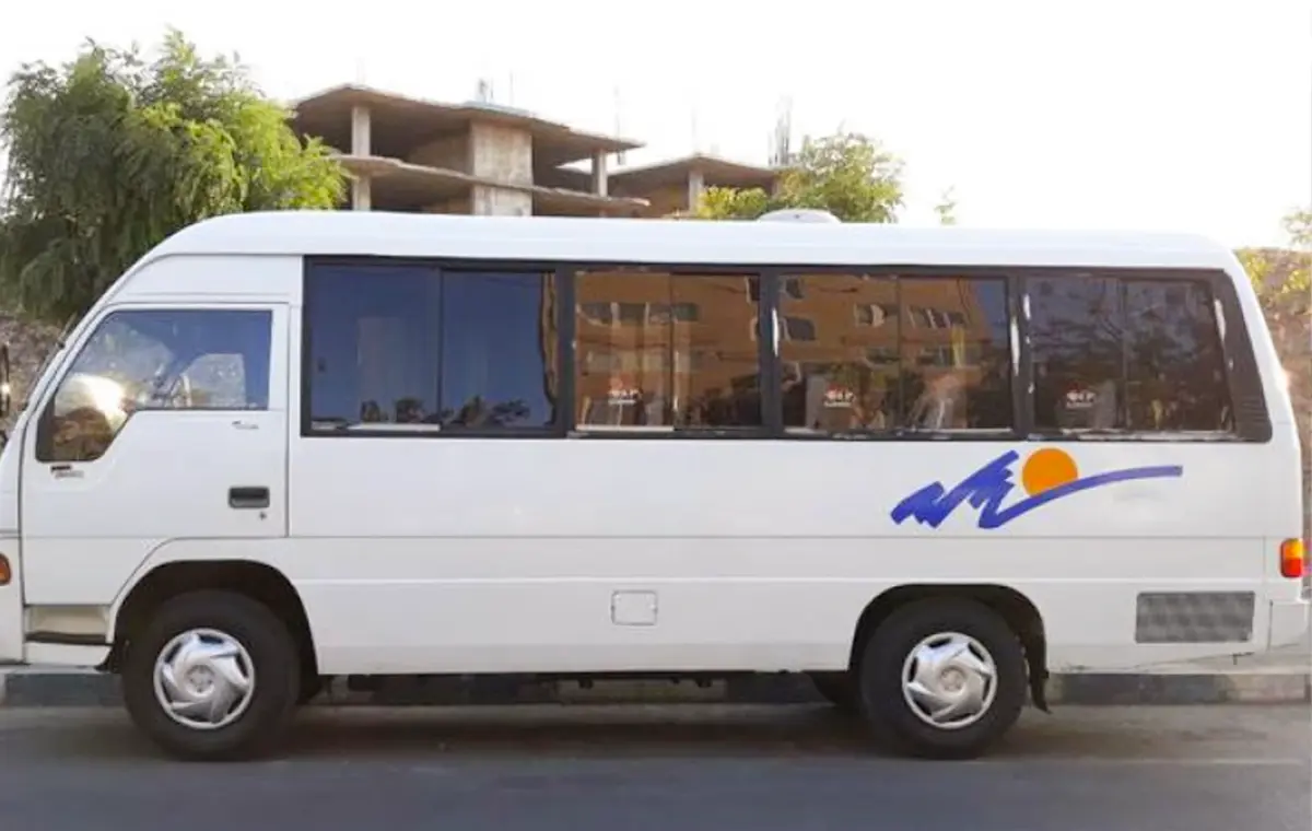 Renting a minibus Hyundai Chorus 16-seat in Iran online