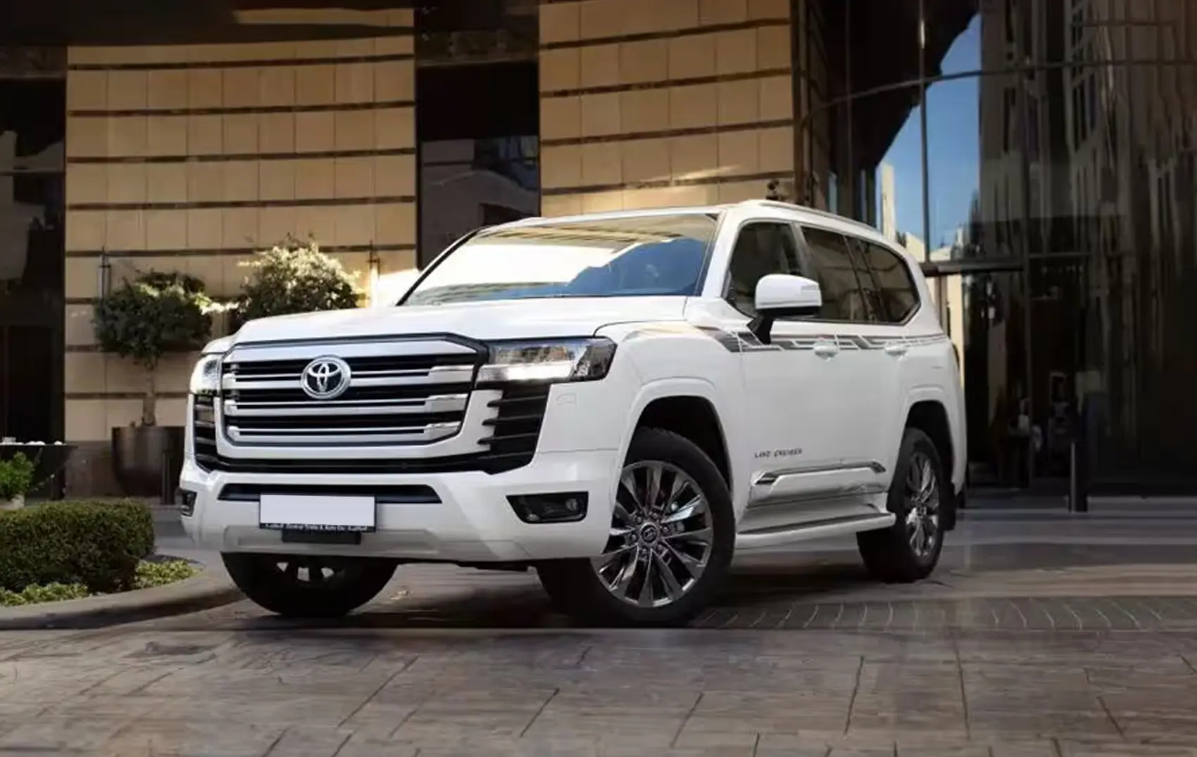 اجاره تویوتا لندکروز 2025 در دبی | شرایط آسان در سعادت رنت