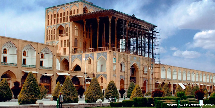 Discover the Ali Qapu Palace in Isfahan
